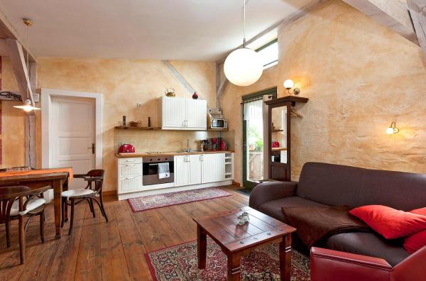 Rapunzel - Gemütliche Ferienwohnung Mit Landhausstil Und üBerdachtem Balkon - Waren