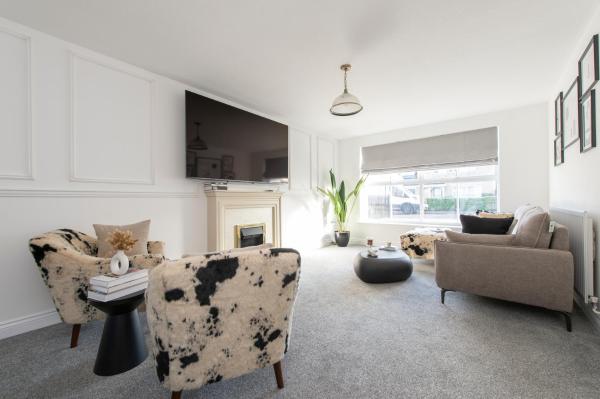 Stunning 5 Bedroom Detached House In Hornchurch - Brentwood