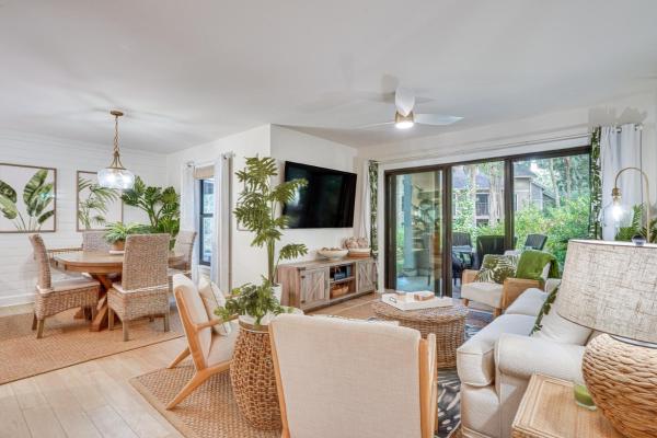 Luxe Tropical Resort Escape - Beaches Nearby! - Seabrook Island, SC