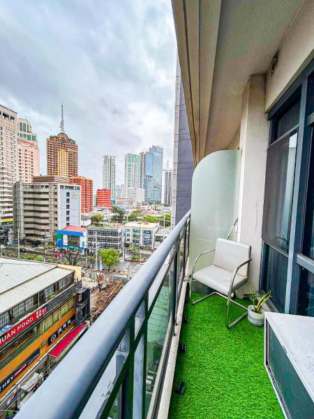 Condo In Makati With Fast Wifi, Free Pool, Netflix And Own Balcony - Pasay
