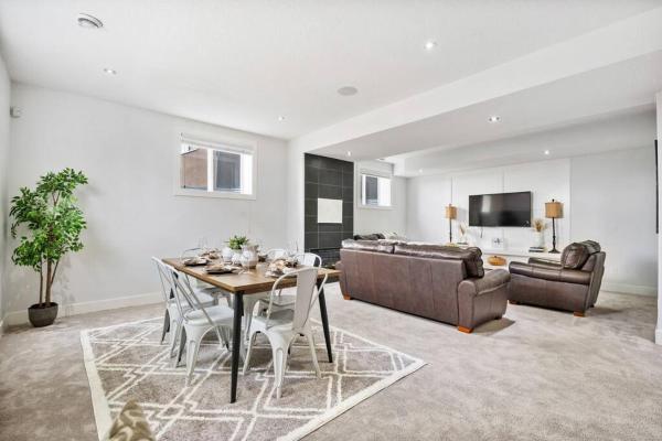 Bright & Cozy 2-bedroom Basement Suite - Chestermere