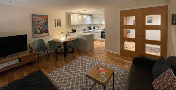 The Art Flat Woodlands - Glasgow