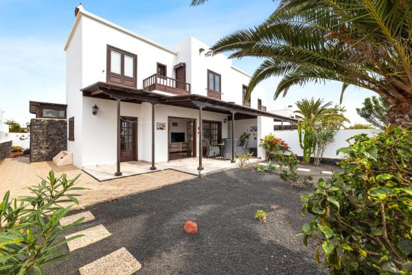 Home2book Serene Canary Style House, Garden & Pool - Playa Blanca, Espagne