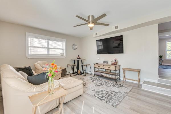 1 Mi To Dtwn Home With Furnished Patio In Pensacola - United States