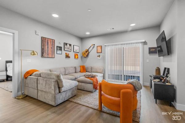 Cozy Apt, Gym, King Bds, Sectional, Near Amp - Lowell, AR