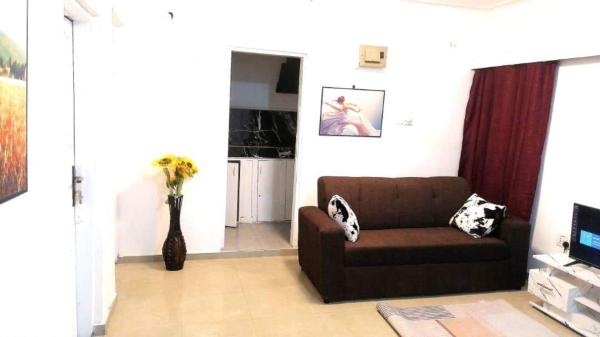 1 Bed House Private Compound With Off Road Parking - Accra