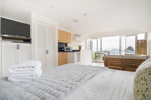 By The Seaside Treetop Studio - Melbourne