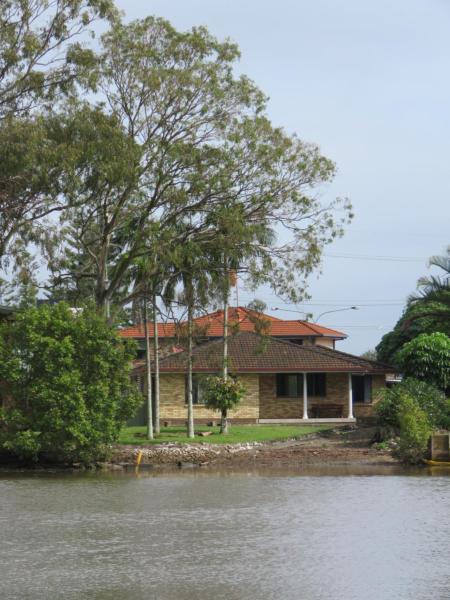 Waterfront House In Currumbin - Gold Coast