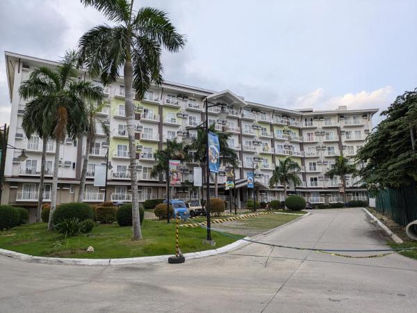 Near Airport, Affordable Coliving Space For Backpackers With Pool, Gym, And More - Philippines