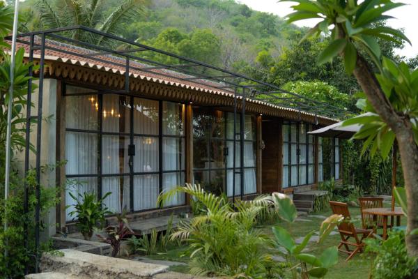 Shanti Life Wooden House - Bali