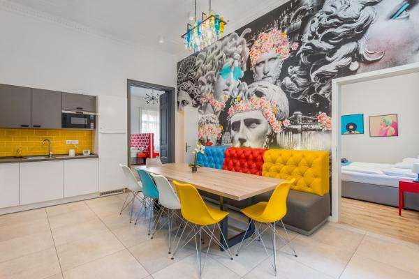Faces Apartment - Funky Design In Vibrant Centre - Budapest