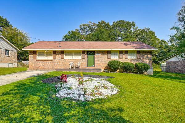 Family-friendly Jonesboro Home With Fenced Yard! - Riverdale, GA