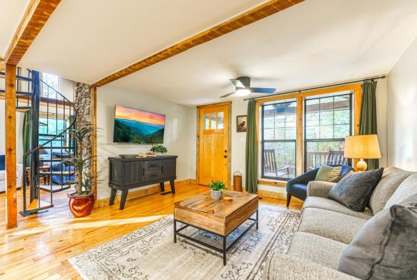 Cozy Cabin In The Woods W/ Playroom, Deck & Lounge - Melton Hill Lake, TN