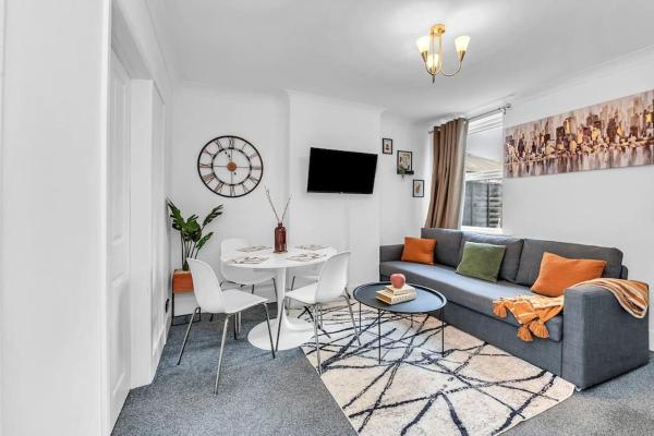 Spacious Modern House With Parking - Ipswich