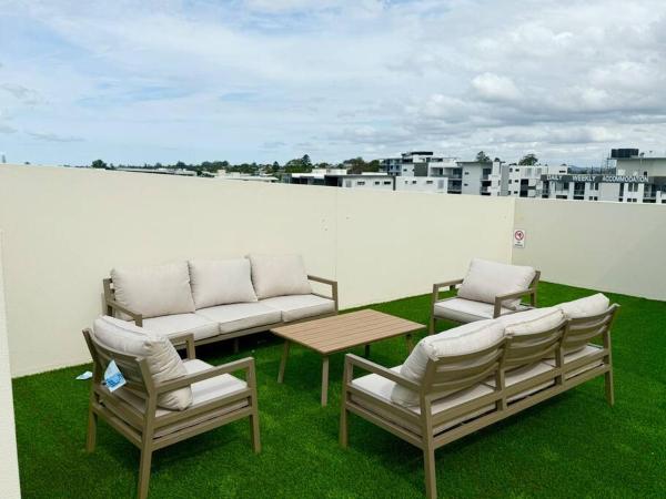 Spacious Newly Renovated 3-bedroom Apartment Opposite Westfield Chermside - Brisbane