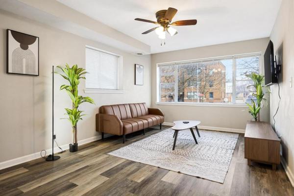 A Trendy Escape Close To Downtown Peoria - Peoria, IL