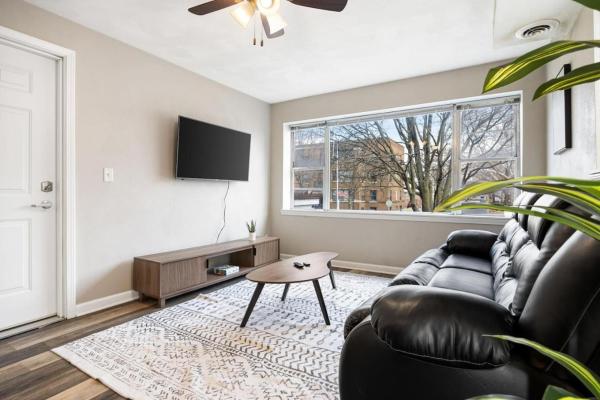 Chic And Comfortable 1br Apartment Near Bradley U - Peoria, IL