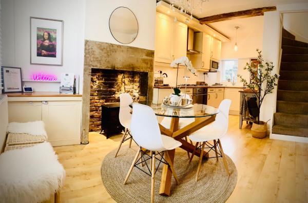 The Tenth House, Grade Ii Listed Georgian Town House, Wirksworth, Derbyshire, Peak District Cottage, Sleeps 4 - Matlock
