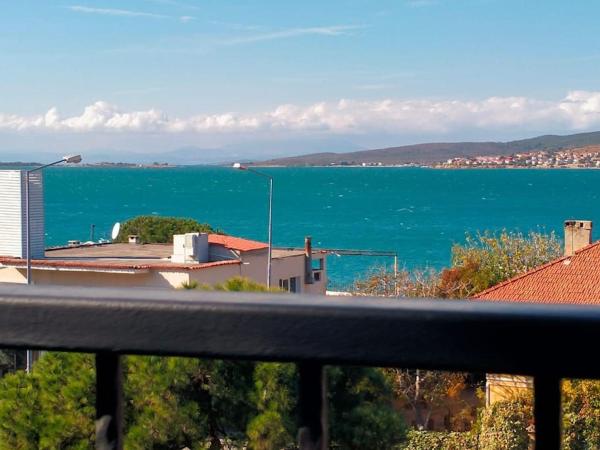 Aj Konukevi Müstakil Ev Dört Odalı - Ayvalık