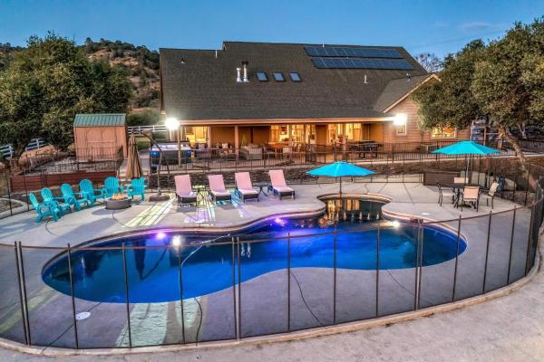 Mountain Elegance W/ Pool, Spa, Projector - Californie