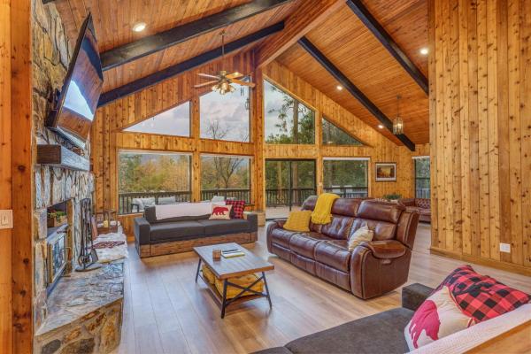 Summit Cabin Stunning Home Loaded With Amenities - Bass Lake, CA