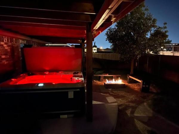 Hottub-king Bed -Fire Pit-bbq-pristine Kitchen - Odessa, TX