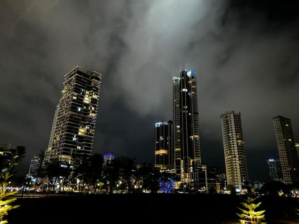 12 Pax Luxury Seaview Infinity Pool Apartment - George Town