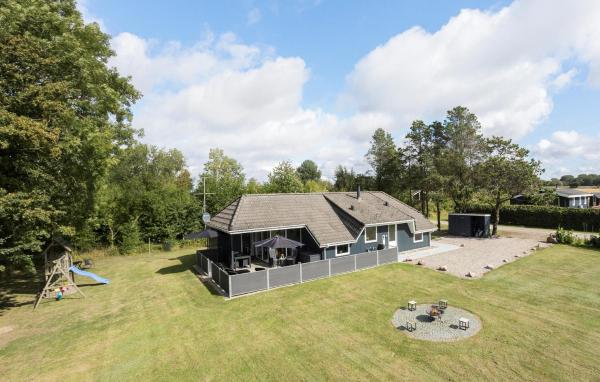 Lovely Home In Humble With Sauna - Tanska