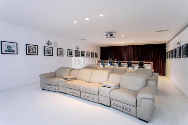 Villa In Herzliya Pituach, Israel - Tel Aviv-Jaffa