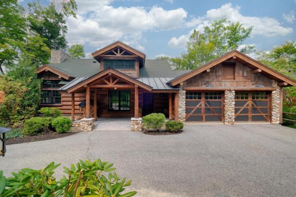 Rustic & Comfy Retreat Elevator - Hot Tub - Games - New Hampshire