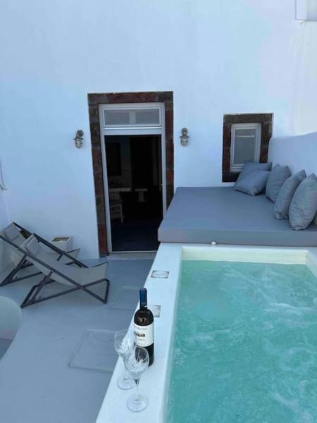 Nostos Central Cave House With Jacuzzi - Santorini
