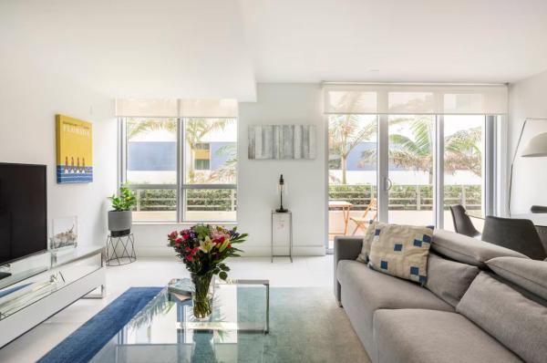 Beachfront Bentley Hotel One Bedroom Suite With Balcony And Beach Access - Miami Beach, FL