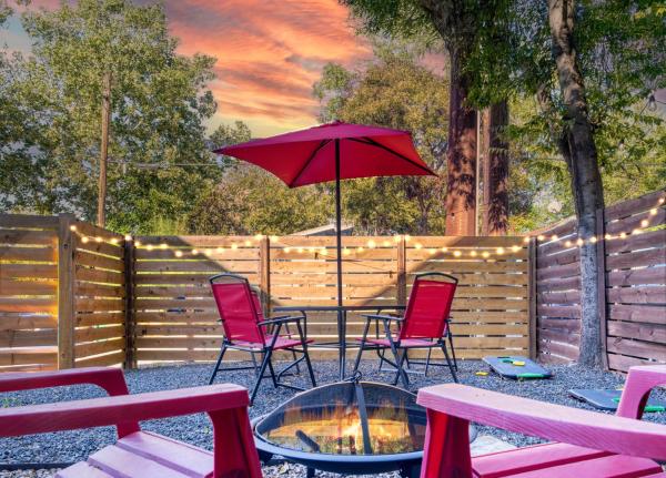 2 Story Holiday Home With Pool- Featured On Tv, 3br 3ba Beauty - Austin, TX