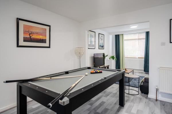Ace Place - Pool Table - Etihad - Opposite Train Station - Rochdale