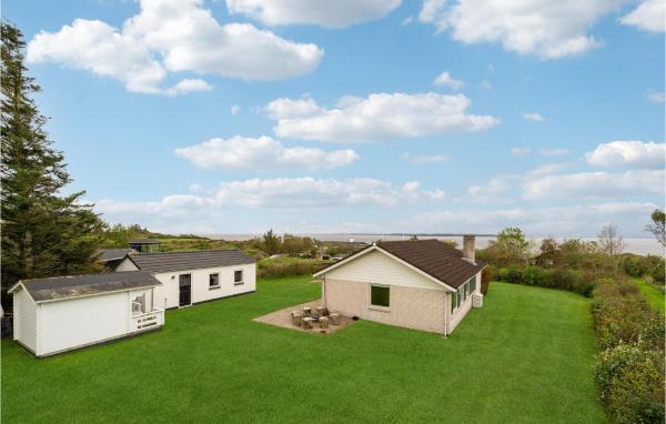3 Bedroom Beautiful Home In Spøttrup - Denmark