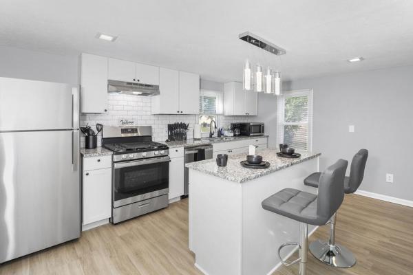 Beautiful Brookpark House - Cleveland, OH