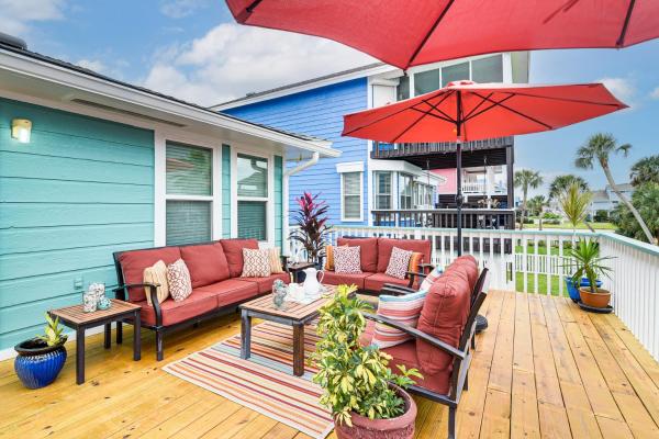 Steps To Beach Home With Deck In Galveston! - Bermuda Beach, TX