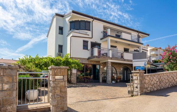 1 Bedroom Nice Apartment In Bogovici - Malinska