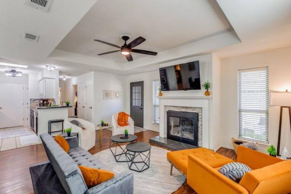 Cute Chic 2b 2b Duplex Apt - Frisco, TX