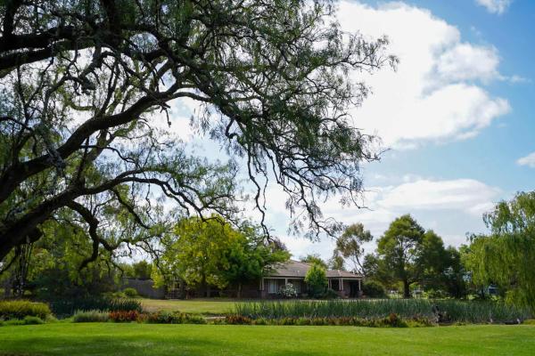 Charming Garfield Farm Stay 4br Holiday Villa - Bunyip