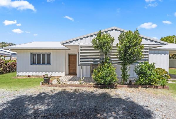 Campbell Cottage - A Beachside Escape In Torquay - Hervey Bay