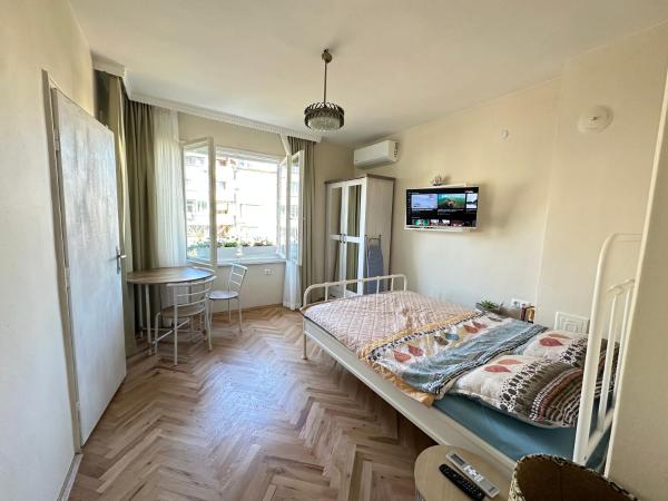 Something In French - Burgas