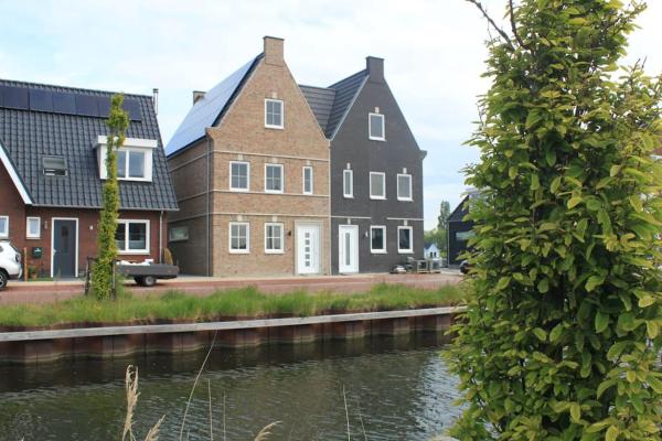 Wonderful House On Water With 5 Bedrooms And Bathrooms - Stavoren