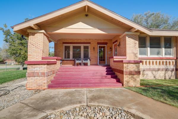 Walk To Main Street Charming Roswell Home! - Roswell, NM