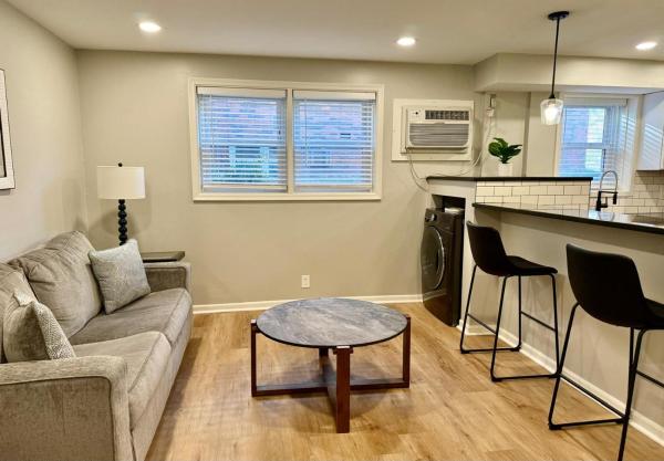 Cathedral Modern King Bed With Washer & Dryer - Nebraska