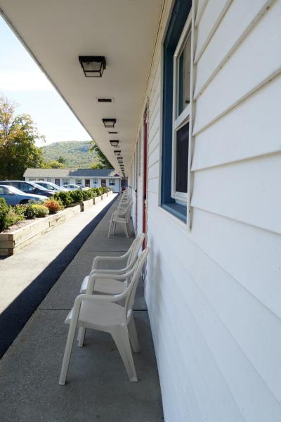 Monument Mountain Motel - Great Barrington, MA