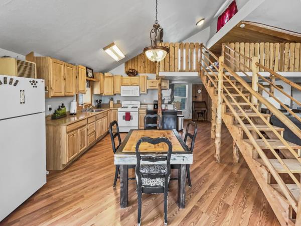 Cedar Mountain Bunkhouse Cabin - Montrose, CO