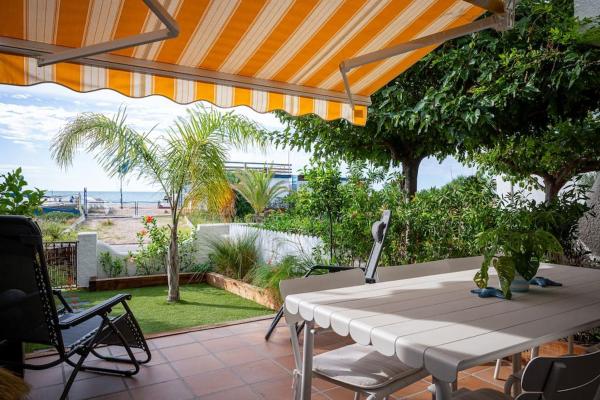 At153 First Line Of The Beach - Coma-ruga