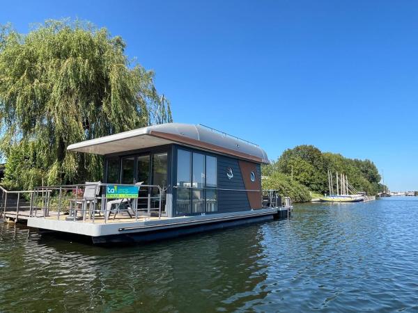 Houseboat Kamperland - De Banjaard