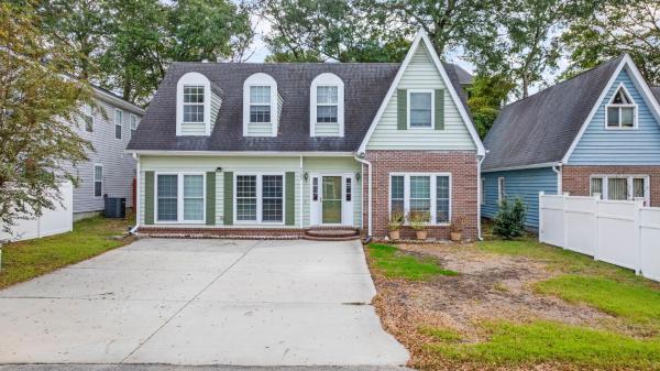 Spacious Beach Home Walk To Shore Drive - Myrtle Beach, SC